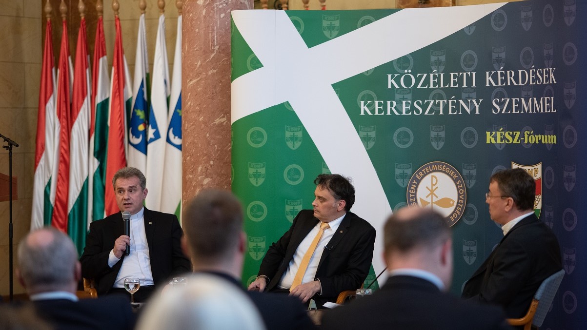KEESZ - Isten, haza, család – Mit tart fontosnak a mai magyar társadalom?